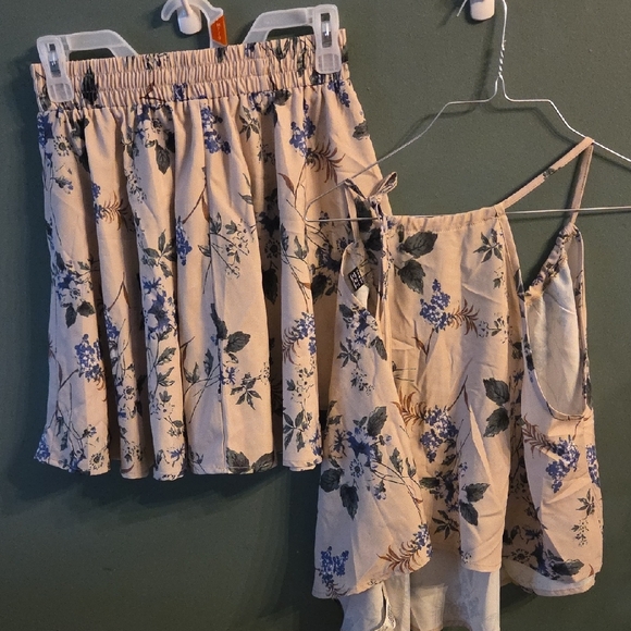 SHEIN | Shorts | Shein Floral Print Shorts And Top Set Cream And Blue ...